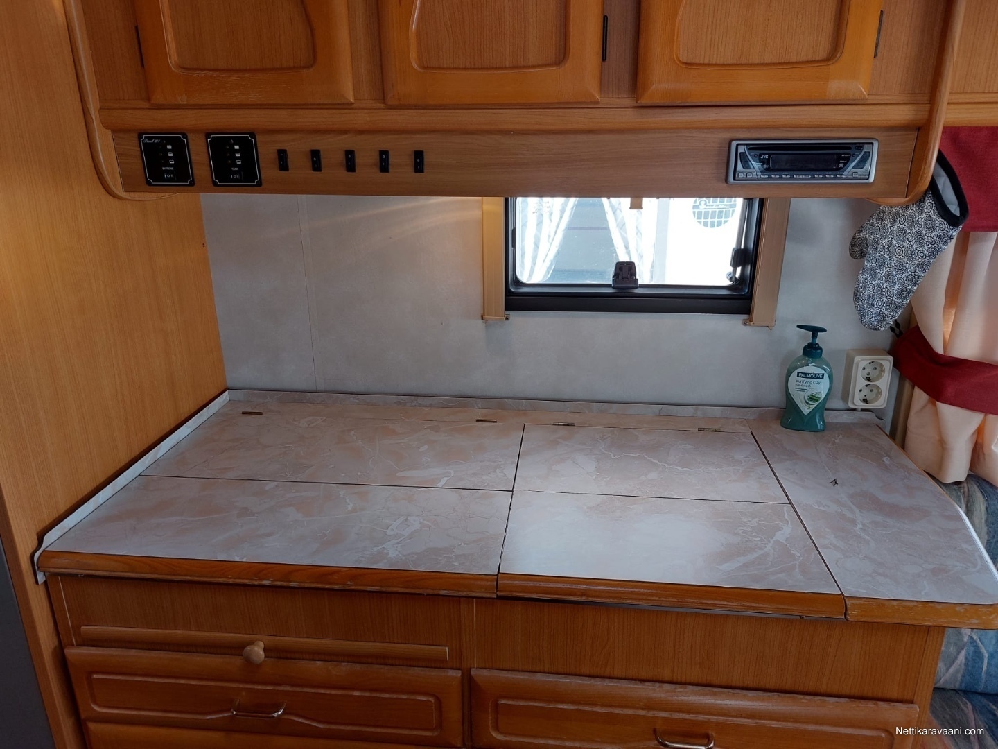 Cabby 550 555 Crown 1998 - Matkailuvaunu - Nettikaravaani