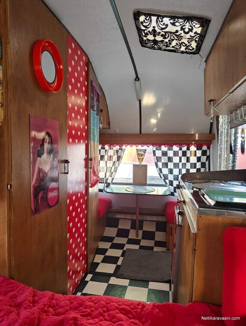 SMV 380 Huom! Malli on 440 electronic 1980 - Matkailuvaunu - Nettikaravaani