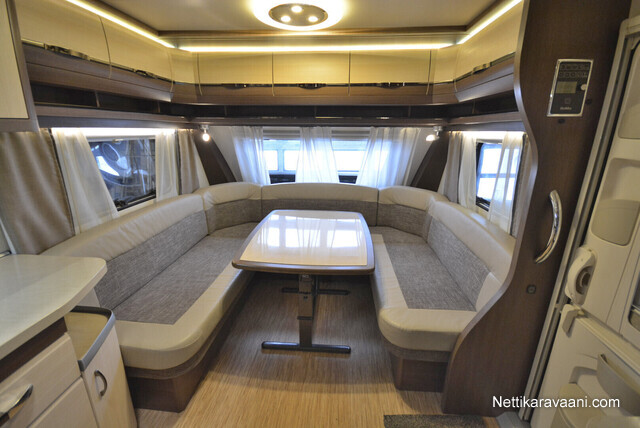 Hobby 650 650 WFU Prestige, Alde, Uusi "tuulilasi" 2015 - Matkailuvaunu - Nettikaravaani