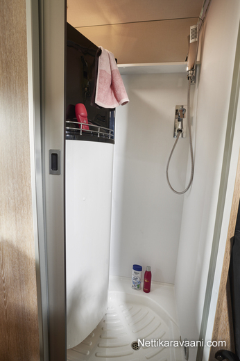 Pössl SUMMIT 640 PRIME, Fiat Citroen 2,2 180 Messutarjous: 3 000 €:lla ...