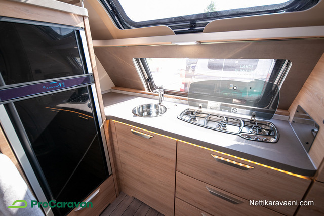 Knaus Südwind 650 PXB 60 YEARS | ALDE, saarekevuode, iso pöytäryhmä 2023 - Matkailuvaunu ...