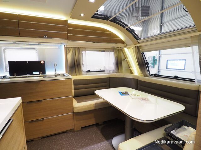 Adria Adora 2017 - Matkailuvaunu - Nettikaravaani