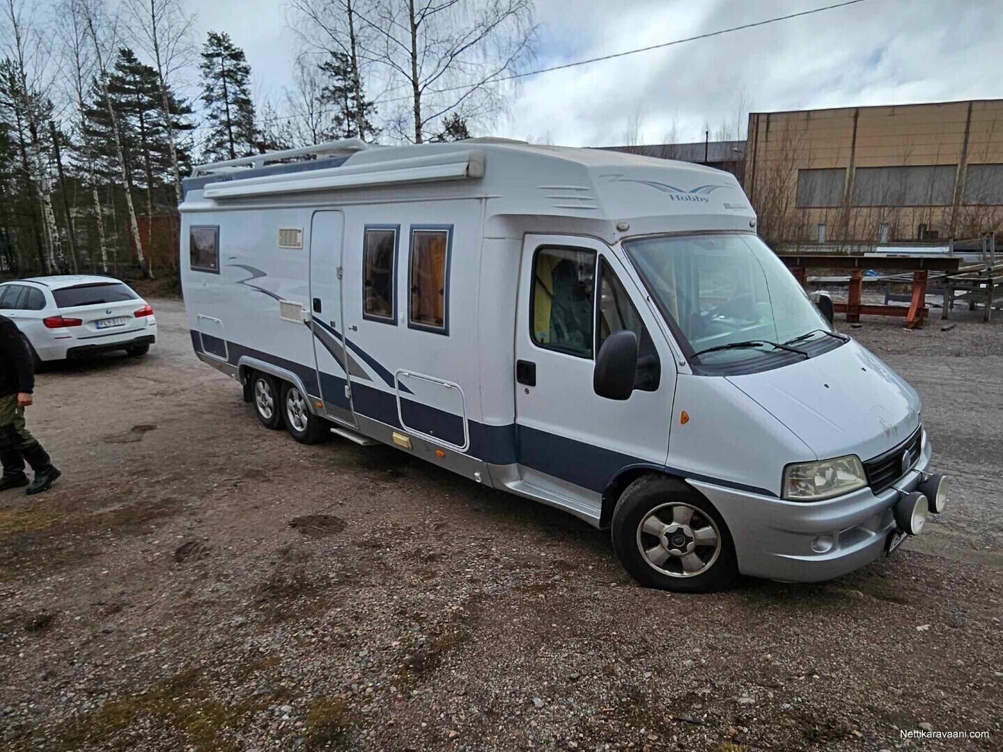 Hobby 750, Fiat 2003 - Matkailuauto - Puoli-integroitu - Nettikaravaani