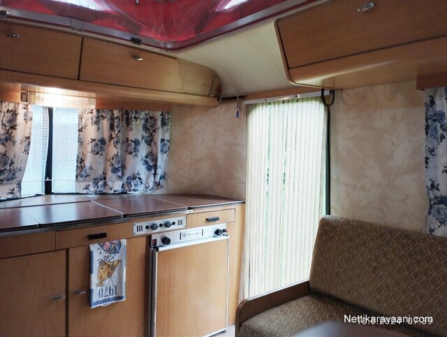 Hymer Touring Eriba Pan/Familia 1979 - Matkailuvaunu - Nettikaravaani