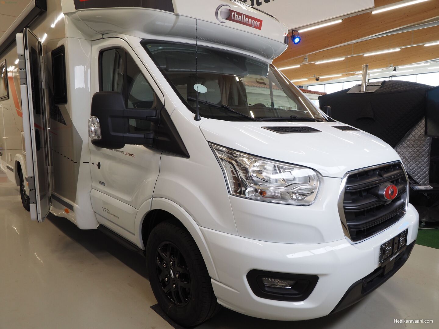 Challenger 328 Graphite Ultimate, Ford Transit 2024 - Matkailuauto - Puoli-integroitu ...