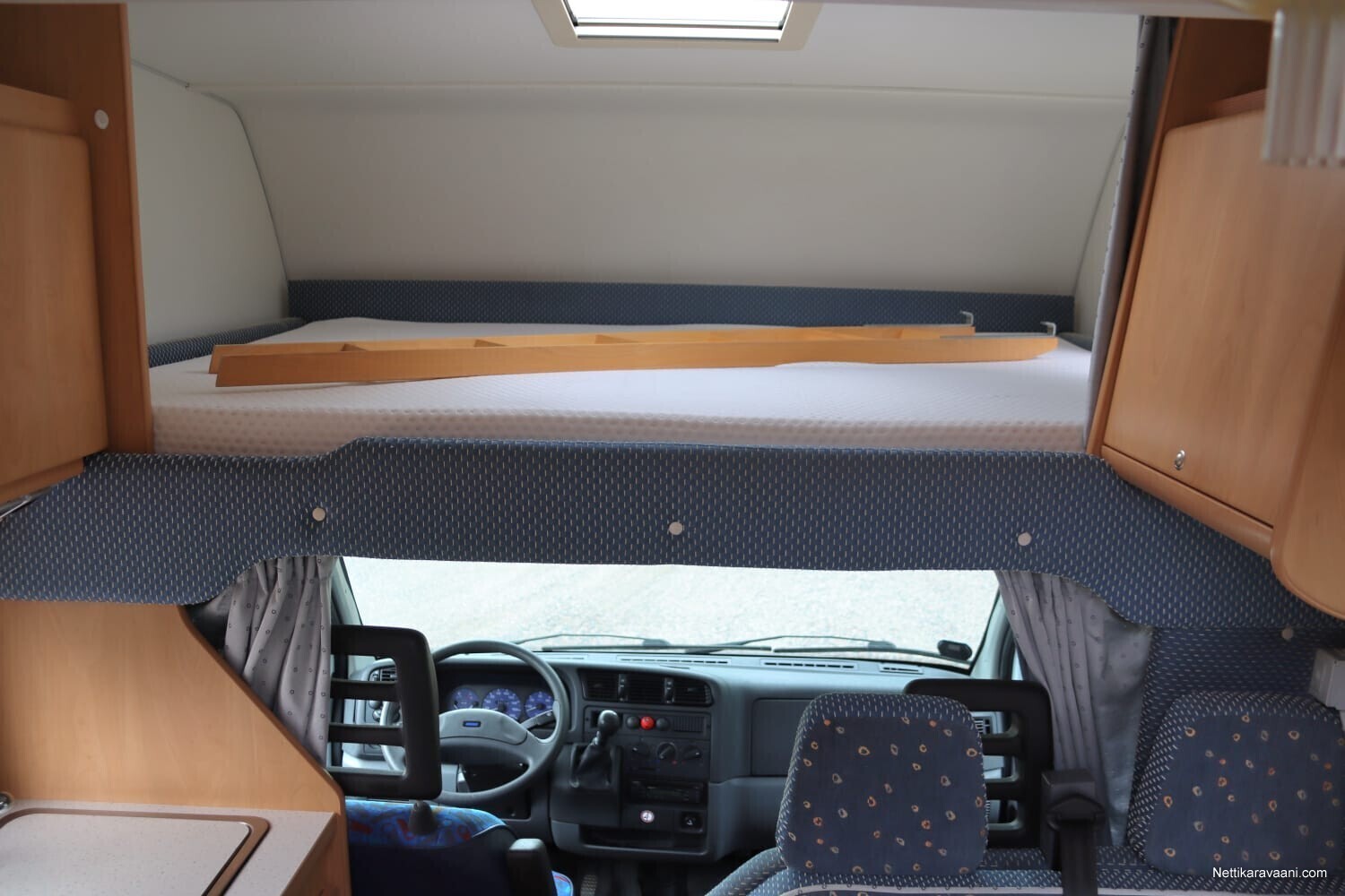 Bürstner A535 Active, Fiat 2002 - Matkailuauto - Alkovi - Nettikaravaani